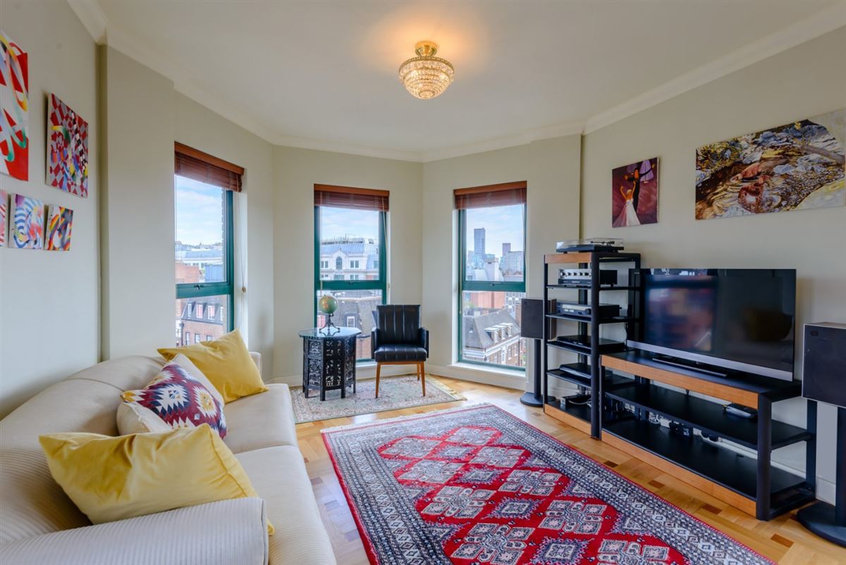 AN EXCEPTIONAL SIXTH-FLOOR APARTMENT WITH TWO TERRACES AND STUNNING ...