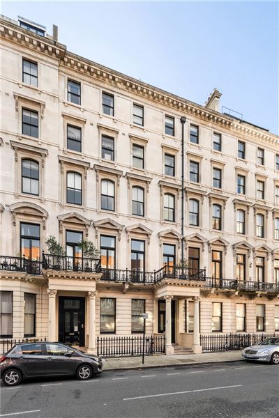 IMPRESSIVE PORTLAND STONE BUILDING IN LONDON | United Kingdom Luxury ...