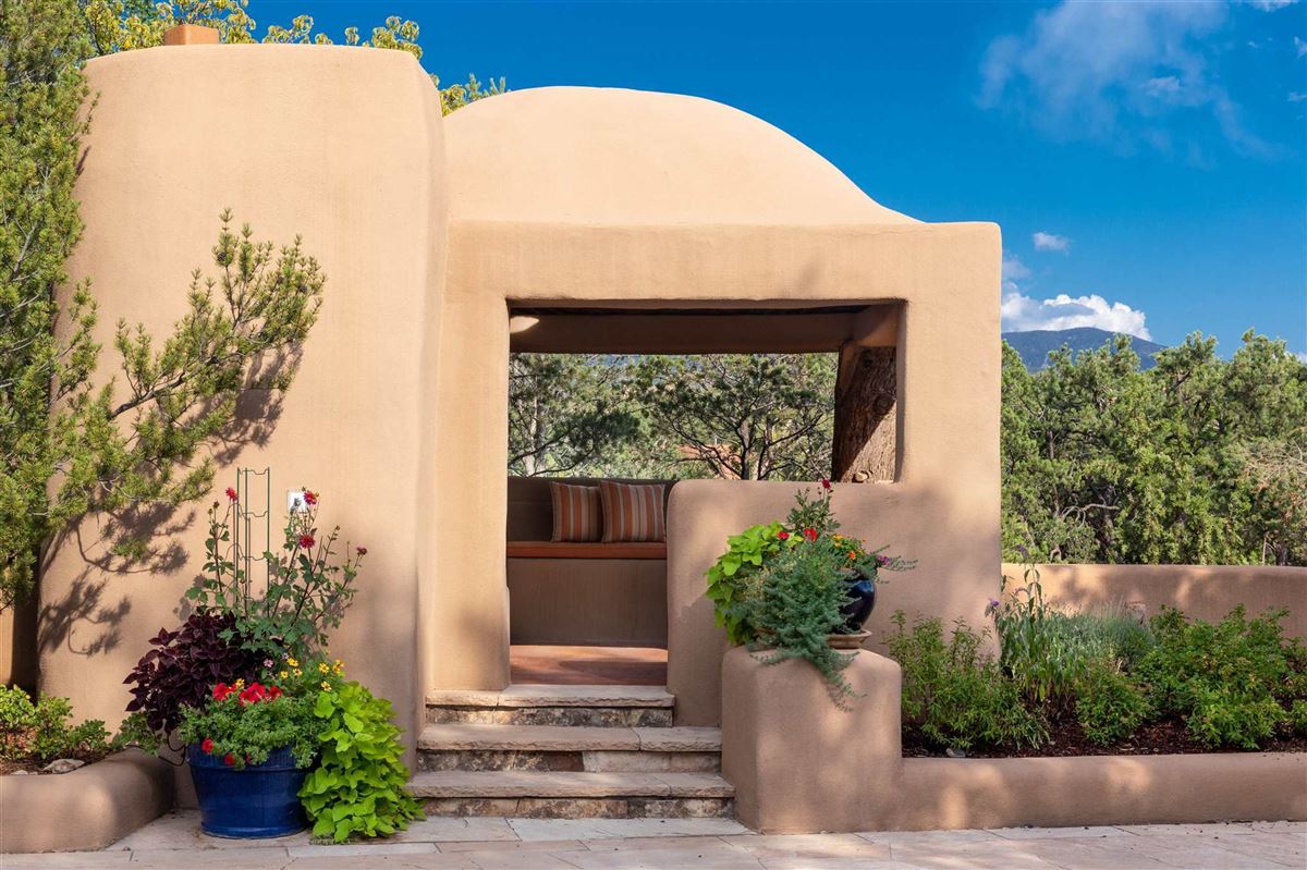 ASTOUNDINGLY BEAUTIFUL GATED SANTA FE ESTATE | New Mexico Luxury Homes ...