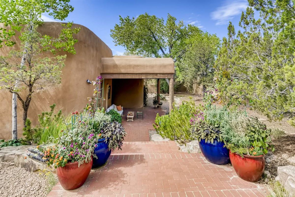 ASTOUNDINGLY BEAUTIFUL GATED SANTA FE ESTATE | New Mexico Luxury Homes ...