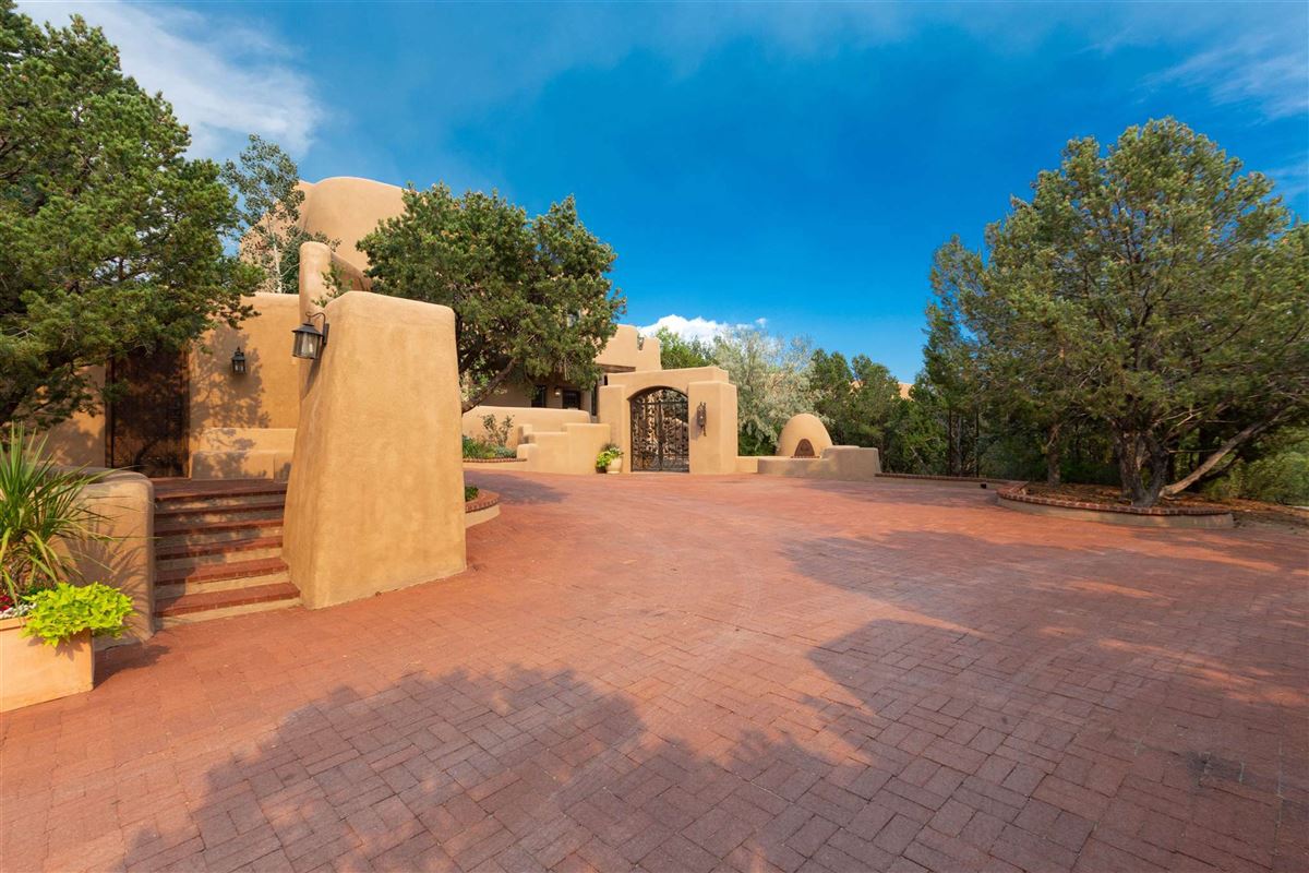 ASTOUNDINGLY BEAUTIFUL GATED SANTA FE ESTATE | New Mexico Luxury Homes ...