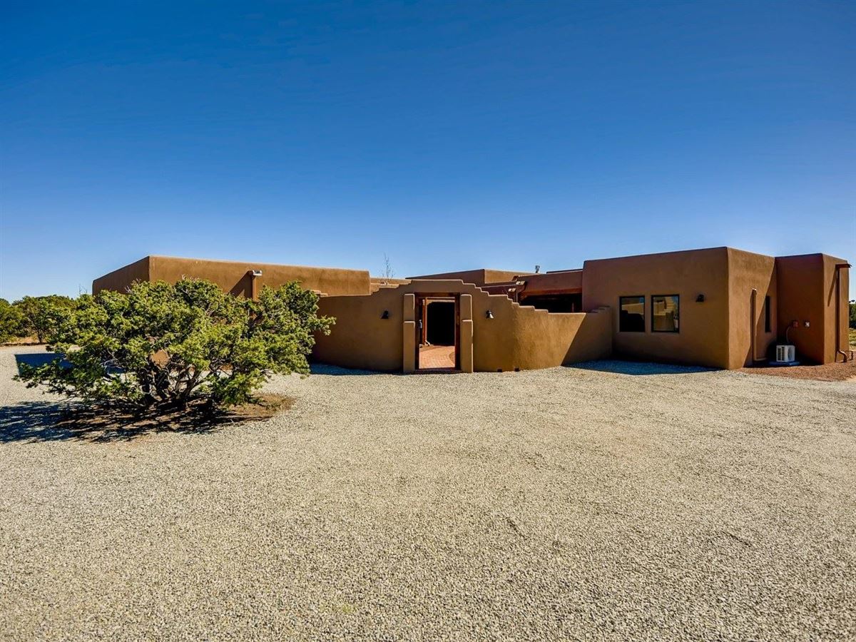 A TRUE ADOBE CLASSIC PUEBLO | New Mexico Luxury Homes | Mansions For ...