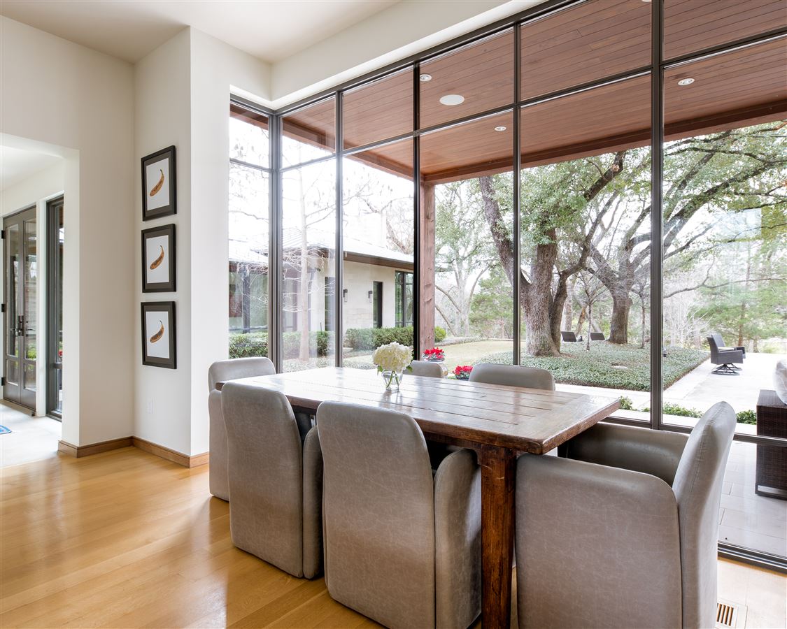 MODERN-DAY DESIGN IN A SPLENDID ENVIRONMENT | Texas Luxury Homes ...