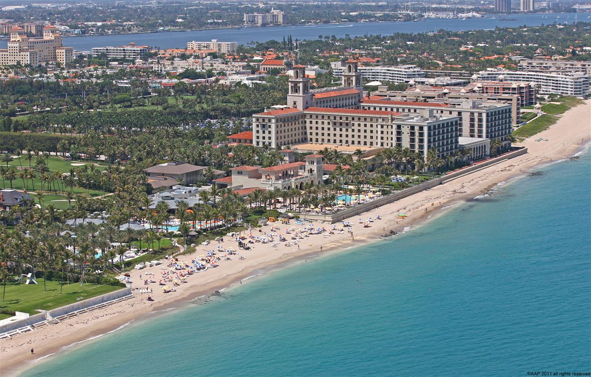 PRIVATE RETREAT ON THE ISLAND OF PALM BEACH | Florida Luxury Homes ...