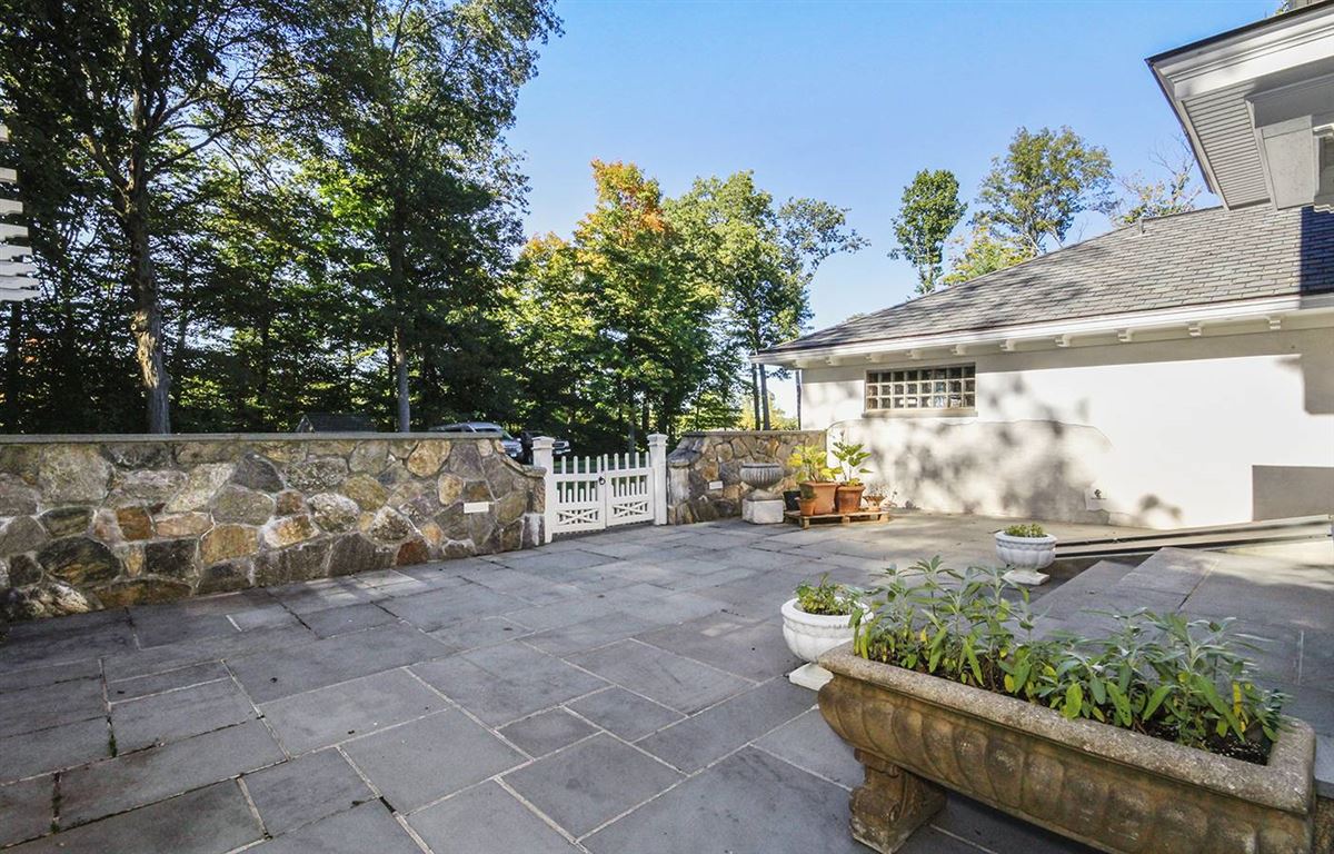 MID-CENTURY COLONIAL HOME | Connecticut Luxury Homes | Mansions For ...