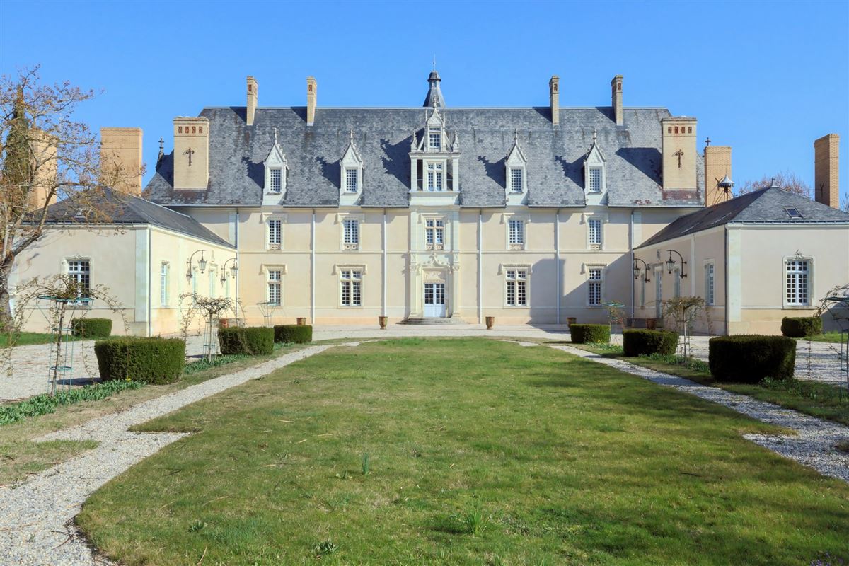 RENOVATED AND FURNISHED CHÂTEAU | France Luxury Homes | Mansions For ...