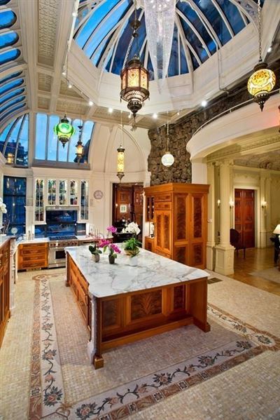 The Burrage Mansion on Comm Ave : r/boston