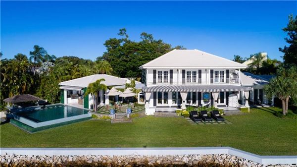 BEAUTIFULLY REMODELED RIVERFRONT FAMILY COMPOUND | Florida Luxury Homes ...