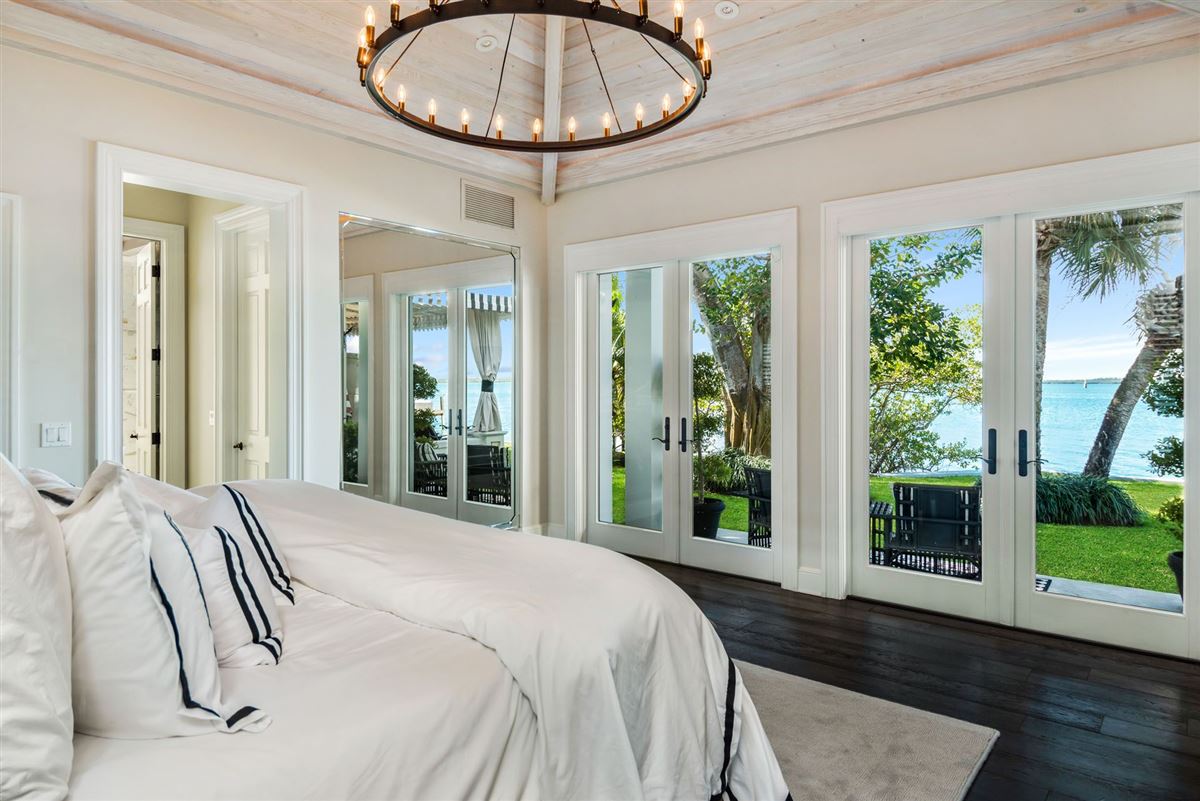 BEAUTIFULLY REMODELED RIVERFRONT FAMILY COMPOUND | Florida Luxury Homes ...