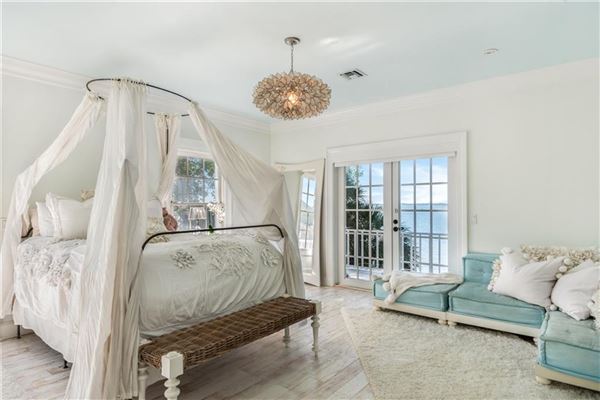 BEAUTIFULLY REMODELED RIVERFRONT FAMILY COMPOUND | Florida Luxury Homes ...