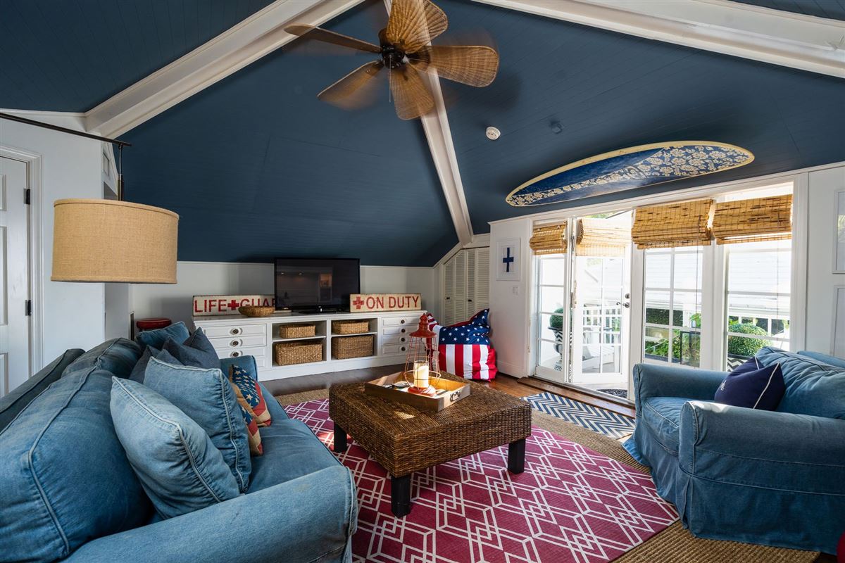 BEAUTIFULLY REMODELED RIVERFRONT FAMILY COMPOUND | Florida Luxury Homes ...