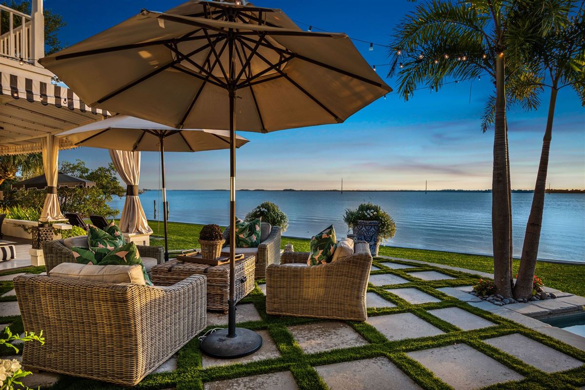 BEAUTIFULLY REMODELED RIVERFRONT FAMILY COMPOUND | Florida Luxury Homes ...