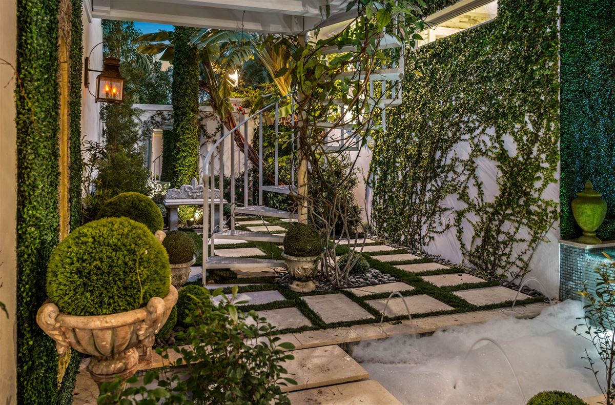 BEAUTIFULLY REMODELED RIVERFRONT FAMILY COMPOUND | Florida Luxury Homes ...