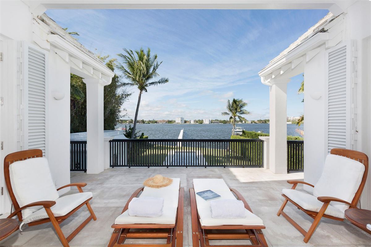 CUSTOM BUILT BERMUDA STYLE INTRACOASTAL HOME | Florida Luxury Homes ...