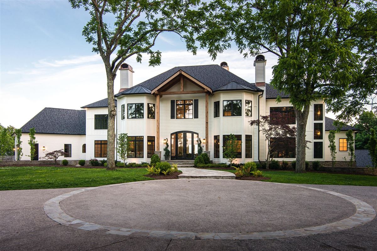 SIX ACRE GATED FARMHOUSE RESORT | Tennessee Luxury Homes | Mansions For ...