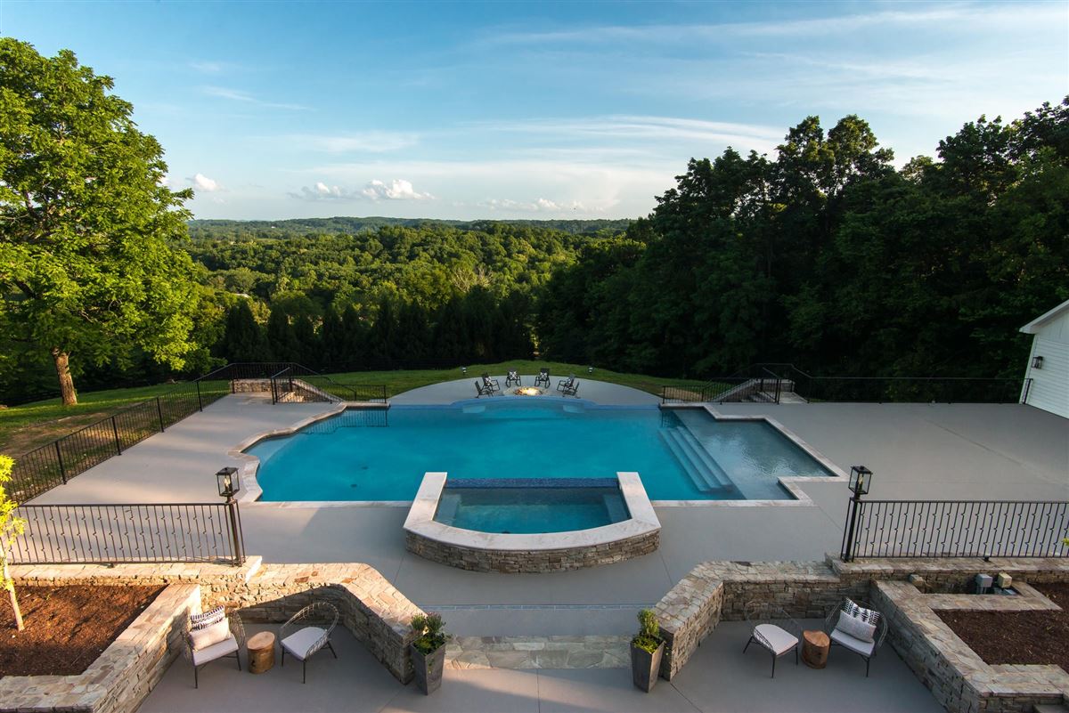 SIX ACRE GATED FARMHOUSE RESORT | Tennessee Luxury Homes | Mansions For ...