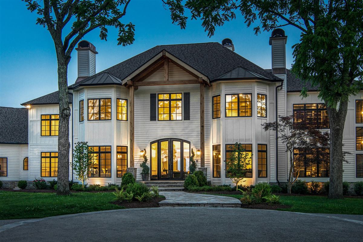 SIX ACRE GATED FARMHOUSE RESORT | Tennessee Luxury Homes | Mansions For ...