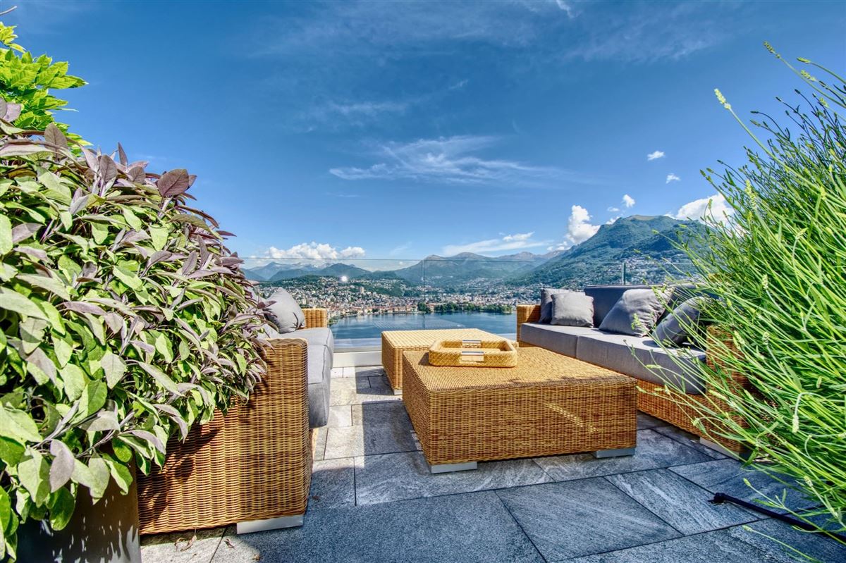 STUNNING RESIDENCE WITH WATER VIEWS | CH Luxury Homes | Mansions For ...