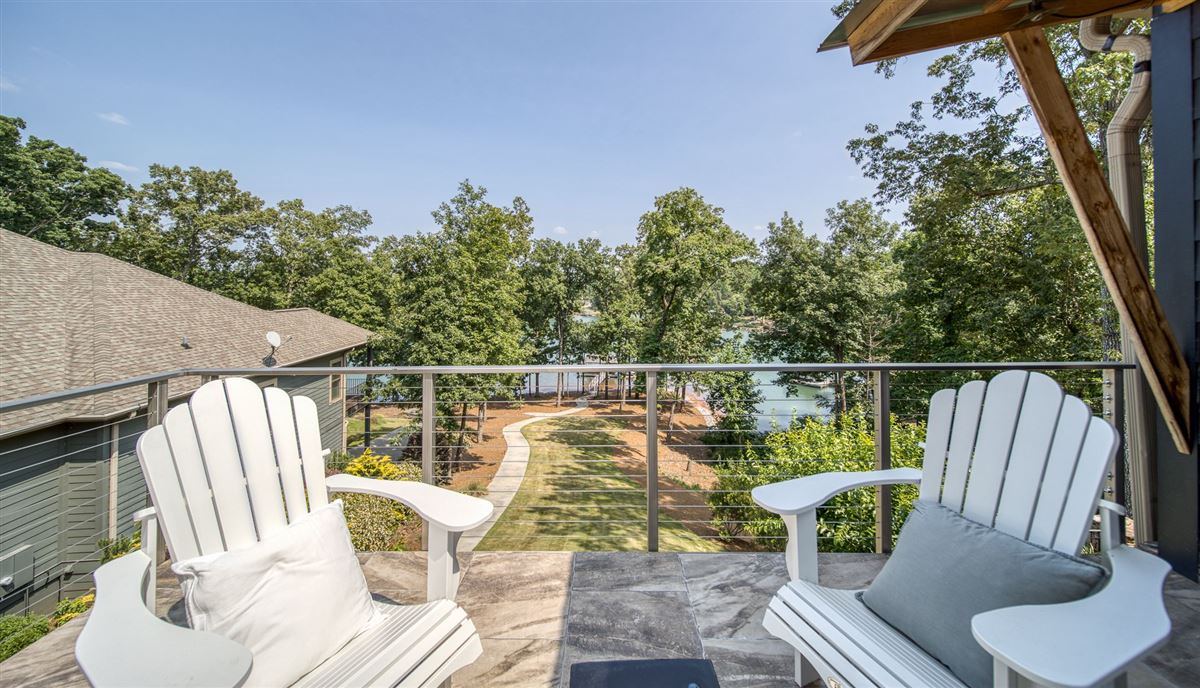 STYLE AND QUALITY ON BEAUTIFUL LAKE KEOWEE | South Carolina Luxury ...