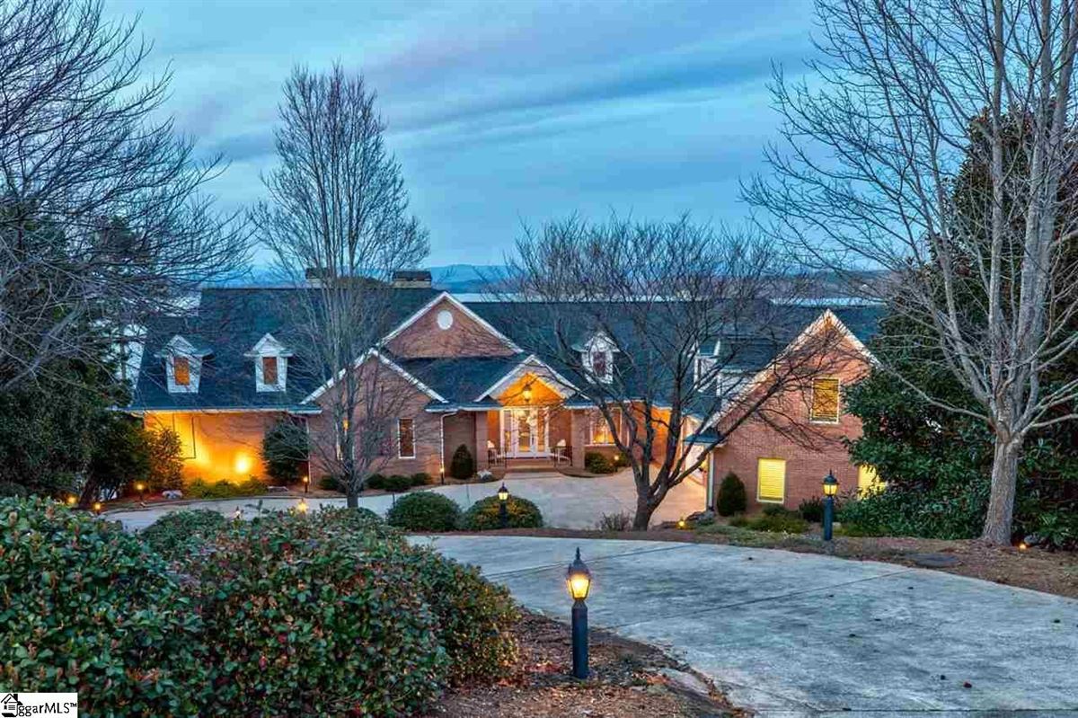 BIG SWEEPING LAKE KEOWEE & MOUNTAIN VIEWS | South Carolina Luxury Homes ...