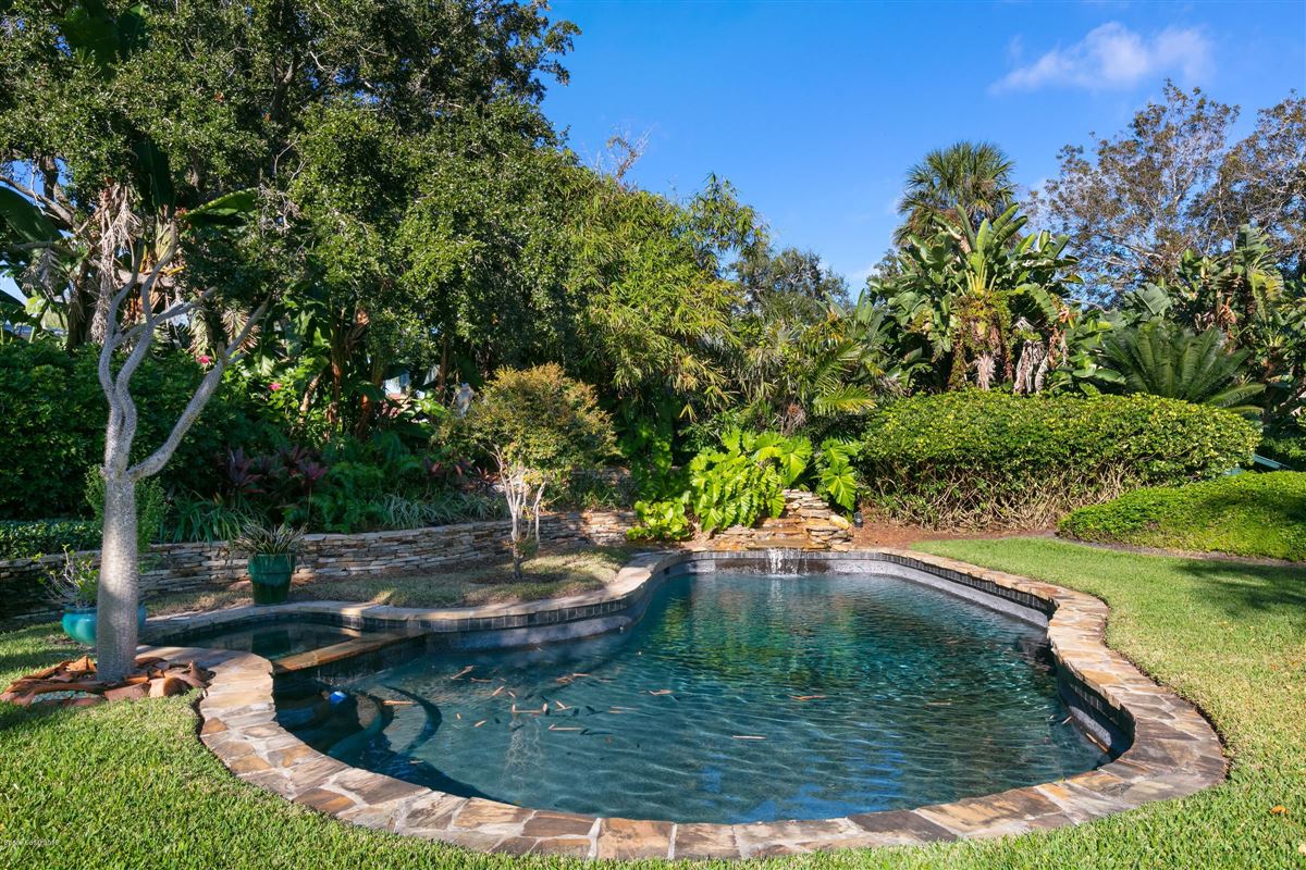 PALATIAL ESTATE ON A LUSH TROPICAL PRIVATE OASIS | Florida Luxury Homes ...