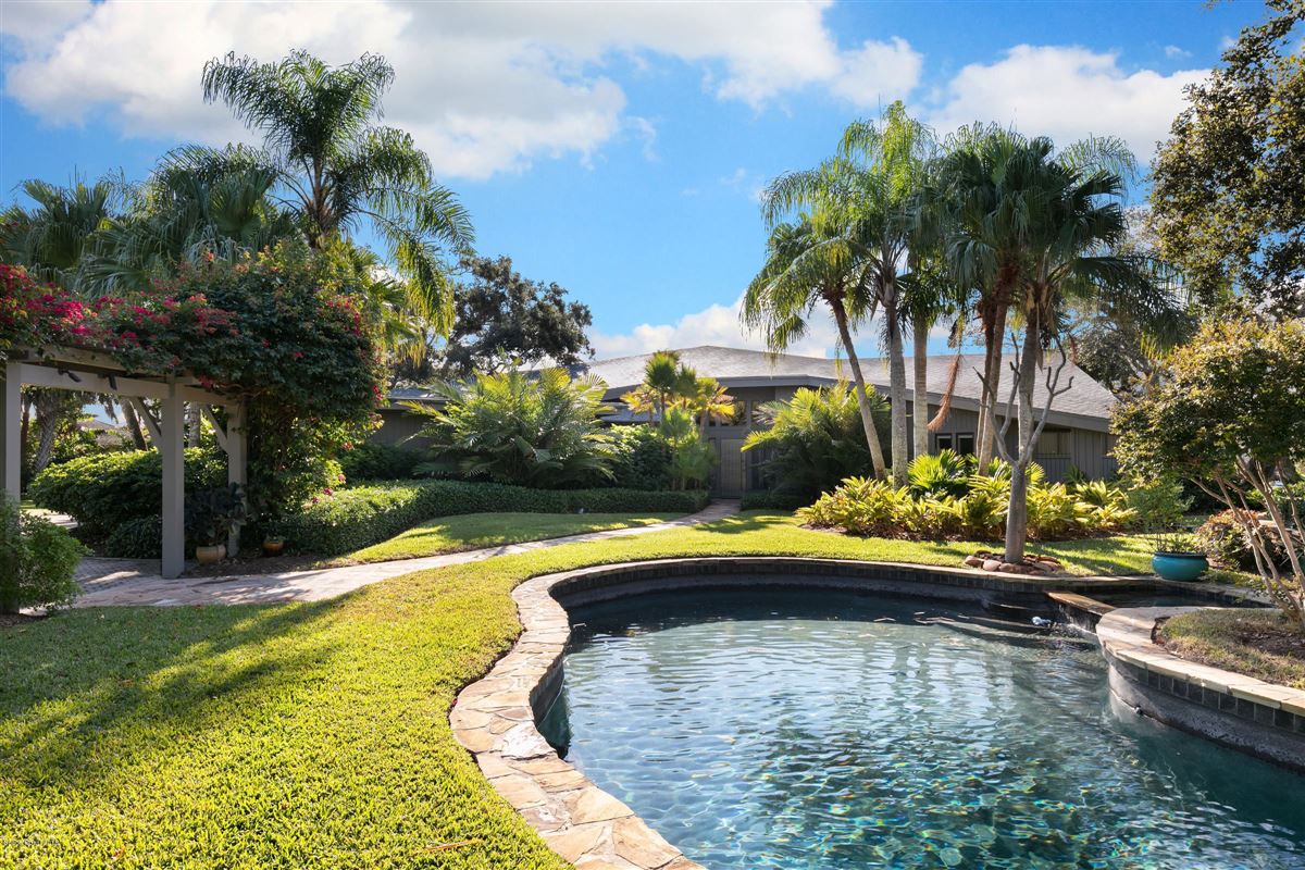 PALATIAL ESTATE ON A LUSH TROPICAL PRIVATE OASIS | Florida Luxury Homes ...