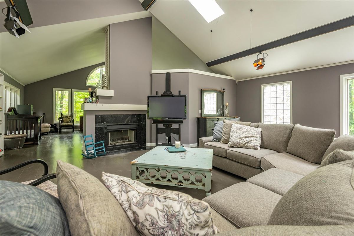 BEAUTIFUL 13-ACRE FAMILY COMPOUND | Indiana Luxury Homes | Mansions For ...