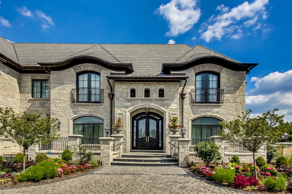 STATELY MANOR THAT LIVES LIKE A HOME | Illinois Luxury Homes | Mansions ...