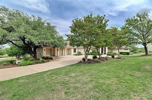 SINGLE-STORY TEXAS RUSTIC HOME | Texas Luxury Homes | Mansions For Sale ...