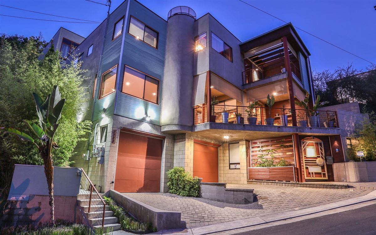 CUSTOM-BUILT PRIVATE COMPOUND | California Luxury Homes | Mansions For ...