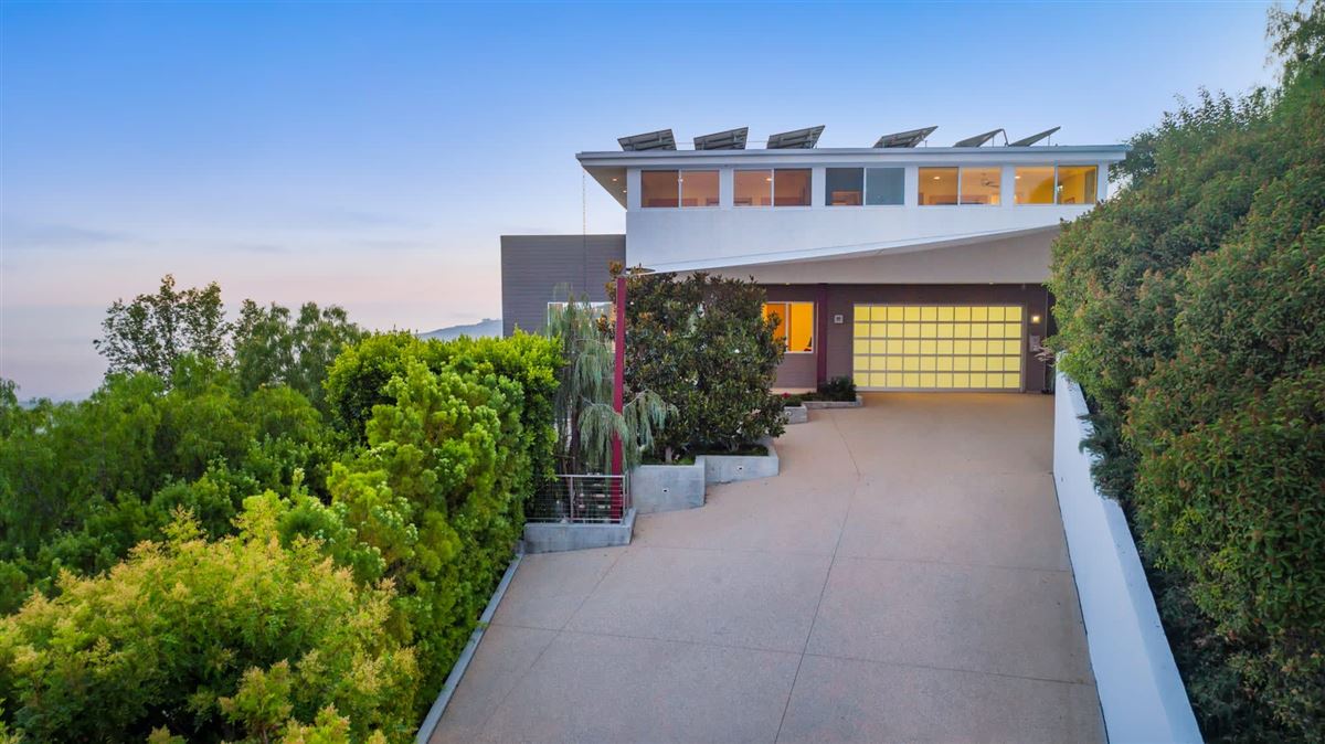 EXQUISITE CUSTOM ARCHITECTURAL GATED COMPOUND | California Luxury Homes ...