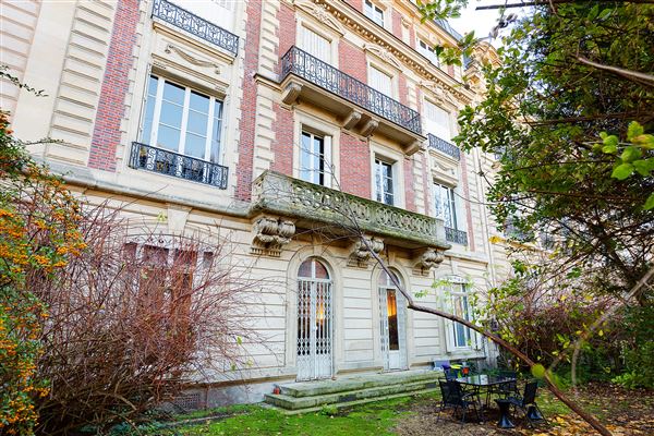BEAUTIFUL AND UNIQUE PRIVATE PARIS MANSION | France Luxury Homes ...